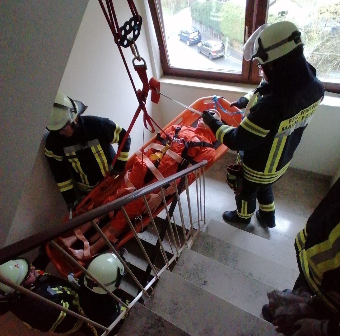 FB Absturzsicherung übt alternative Möglichkeiten der Personenrettung – Freiwillige Feuerwehr ...